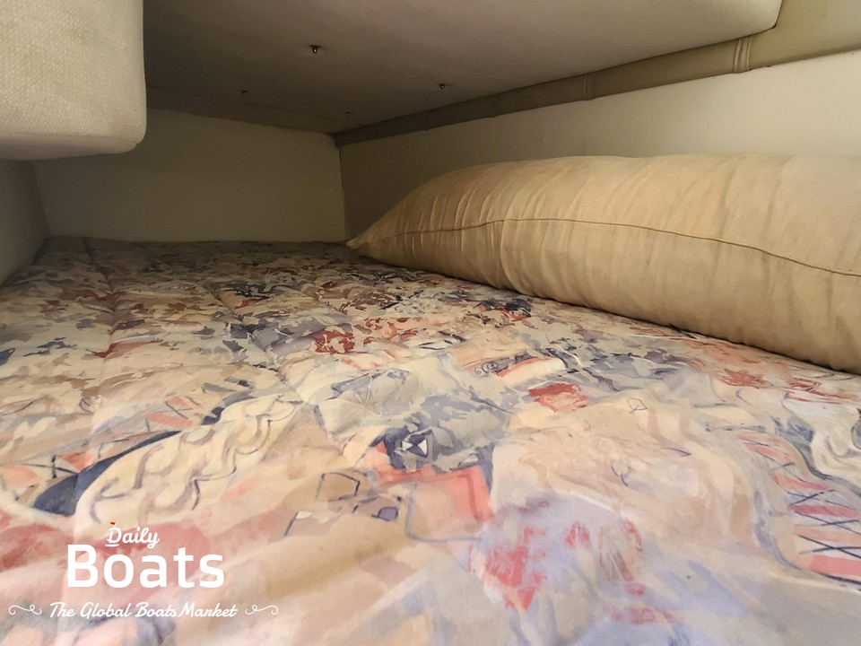 Larson Cabrio Mid Cabin For Sale View Price Photos And Buy