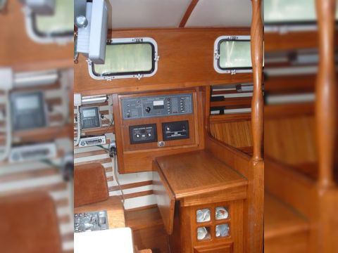 1983 Endeavour 35 for sale. View price, photos and Buy 1983 Endeavour ...