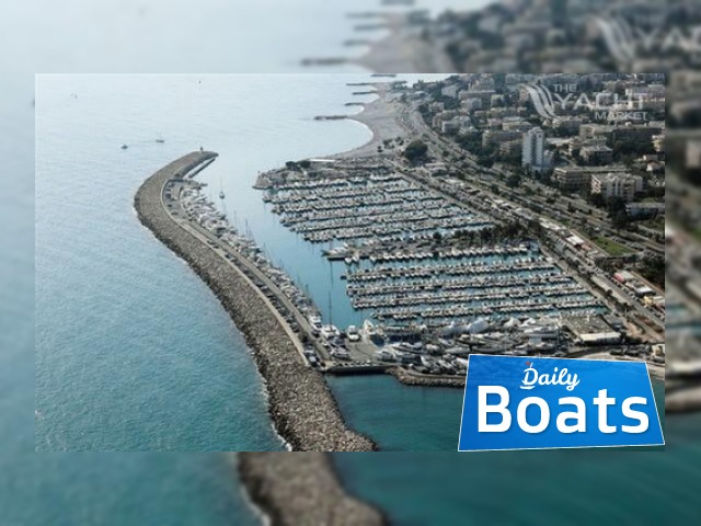 Berth 23m x 6m saint laurent du var for sale - Daily Boats