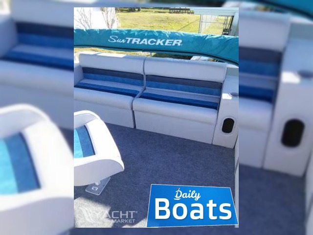 2005 Sun Tracker Party Barge 17 Signature Series for sale. View price ...