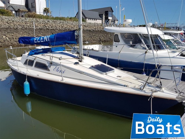 1985 Hunter Delta 25 for sale. View price, photos and Buy 1985 Hunter ...