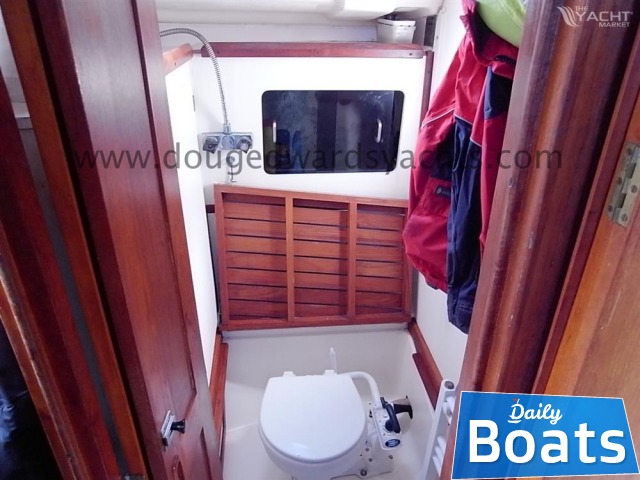 1989 Hunter Legend 335 for sale. View price, photos and Buy 1989 Hunter ...