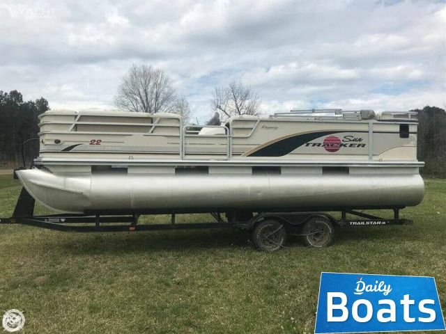 2002 Sun Tracker Regency 22 Party Barge for sale. View price, photos ...