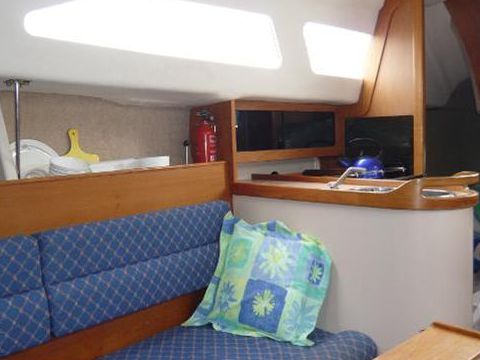 1999 British Hunter Channel 27 for sale. View price, photos and Buy ...