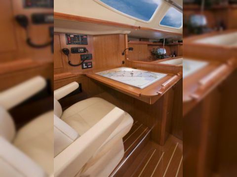 2011 Hunter Legend 45 Cc for sale. View price, photos and Buy 2011 ...