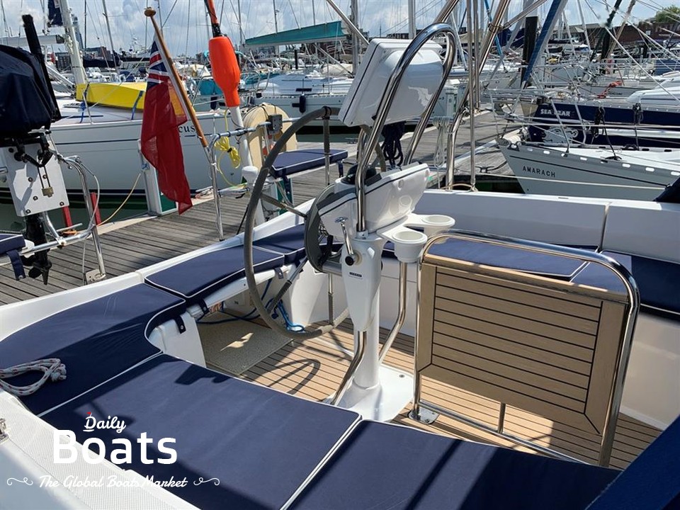 2005 Hunter Legend 36 for sale. View price, photos and Buy 2005 Hunter ...