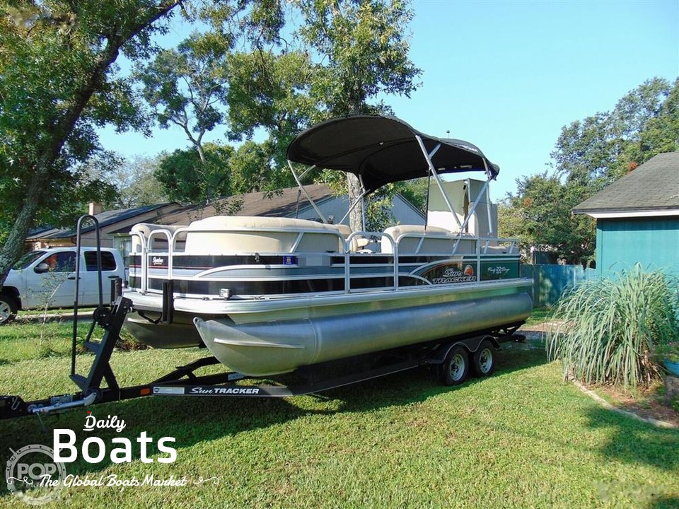 2015 Sun Tracker 22 Party Barge for sale. View price, photos and Buy ...