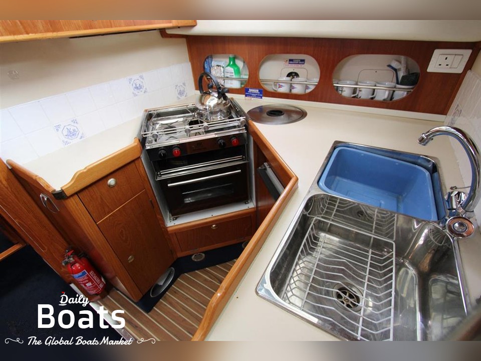 2000 Hardy Motor Boats Commander 32 for sale. View price, photos and ...