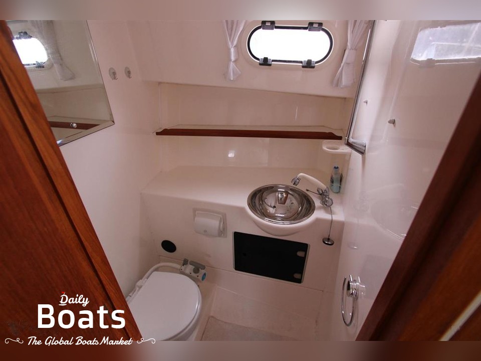 2000 Hardy Motor Boats Commander 32 for sale. View price, photos and ...