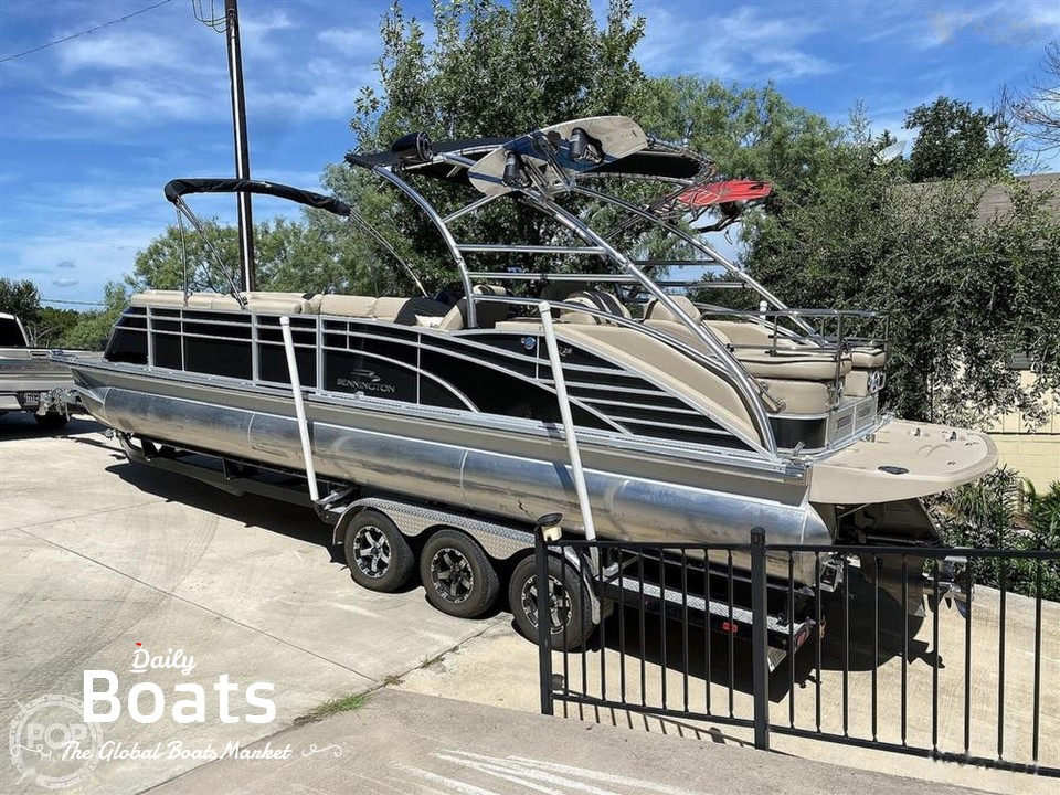 2016 Bennington Marine 28 for sale. View price, photos and Buy 2016 ...