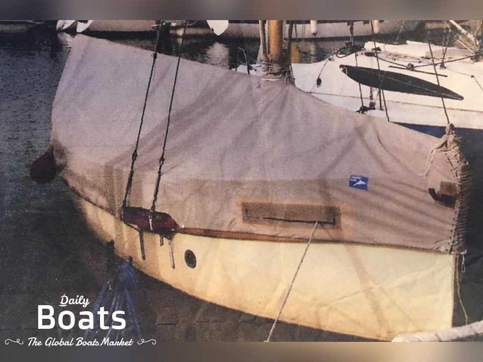 2000 Tyrell and Young of Faversham Colchester Smack 8.9 for sale. View ...