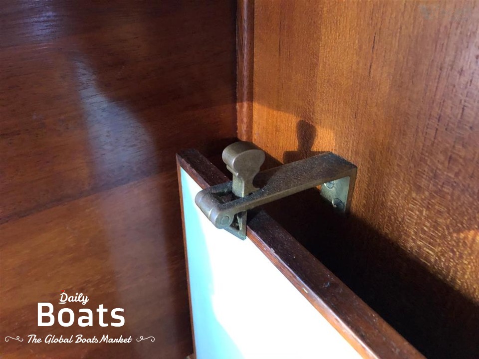 2000 Tyrell and Young of Faversham Colchester Smack 8.9 for sale. View ...