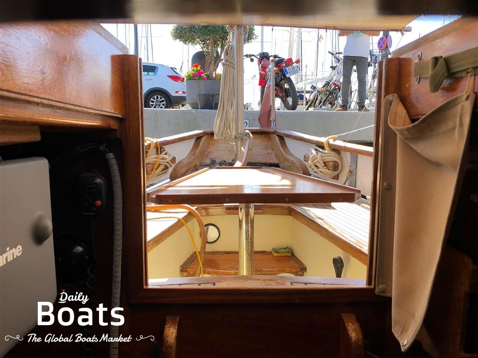 2000 Tyrell and Young of Faversham Colchester Smack 8.9 for sale. View ...