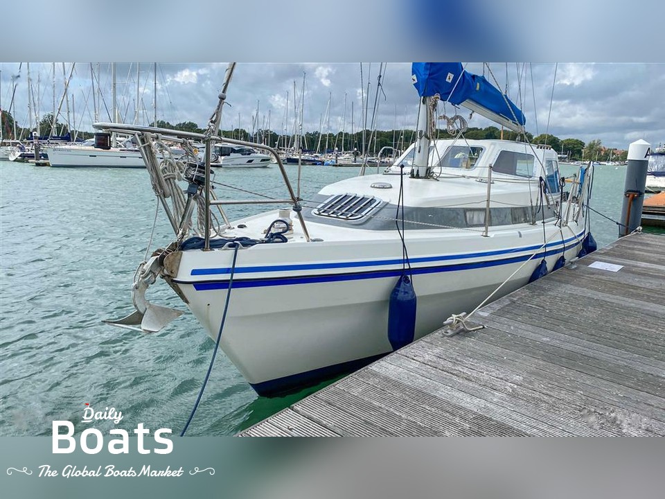 1988 Hunter Horizon 32 for sale. View price, photos and Buy 1988 Hunter ...