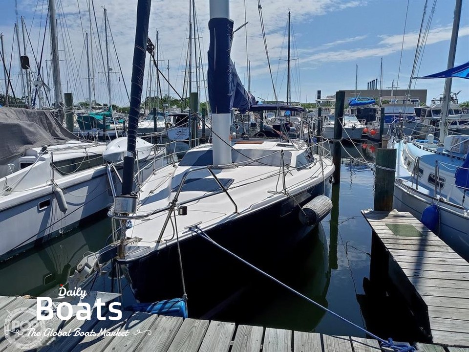 1993 Hunter Vision 36 for sale. View price, photos and Buy 1993 Hunter ...