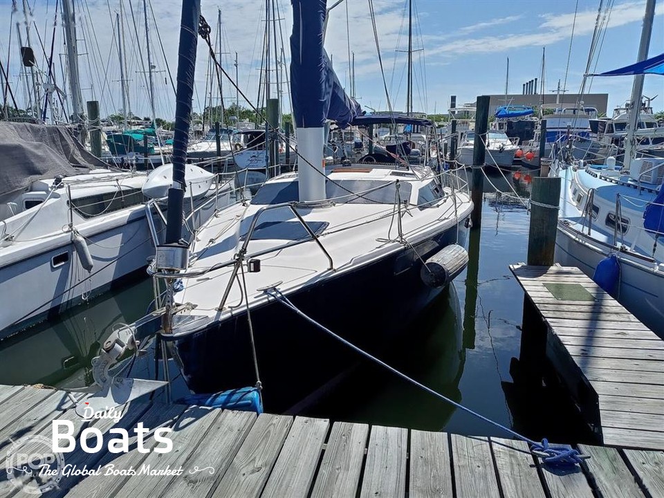 1993 Hunter Vision 36 for sale. View price, photos and Buy 1993 Hunter ...