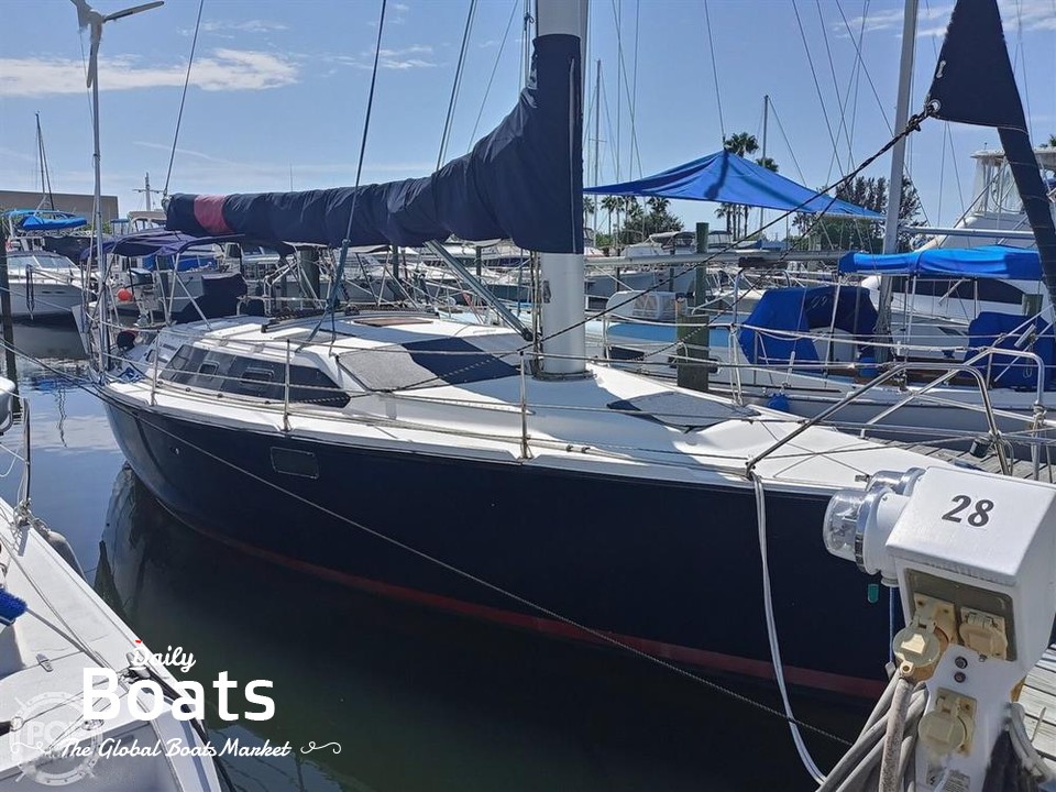 1993 Hunter Vision 36 for sale. View price, photos and Buy 1993 Hunter ...