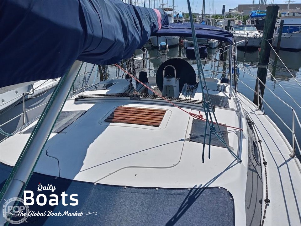 1993 Hunter Vision 36 for sale. View price, photos and Buy 1993 Hunter ...