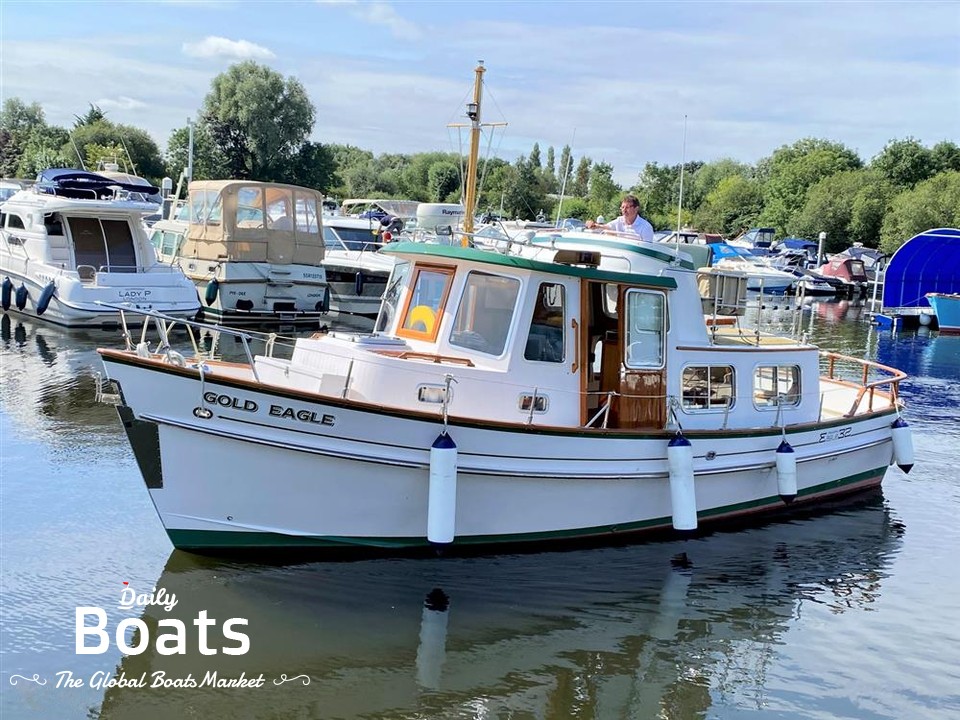 Eagle 32 flybridge trawler for sale - Daily Boats