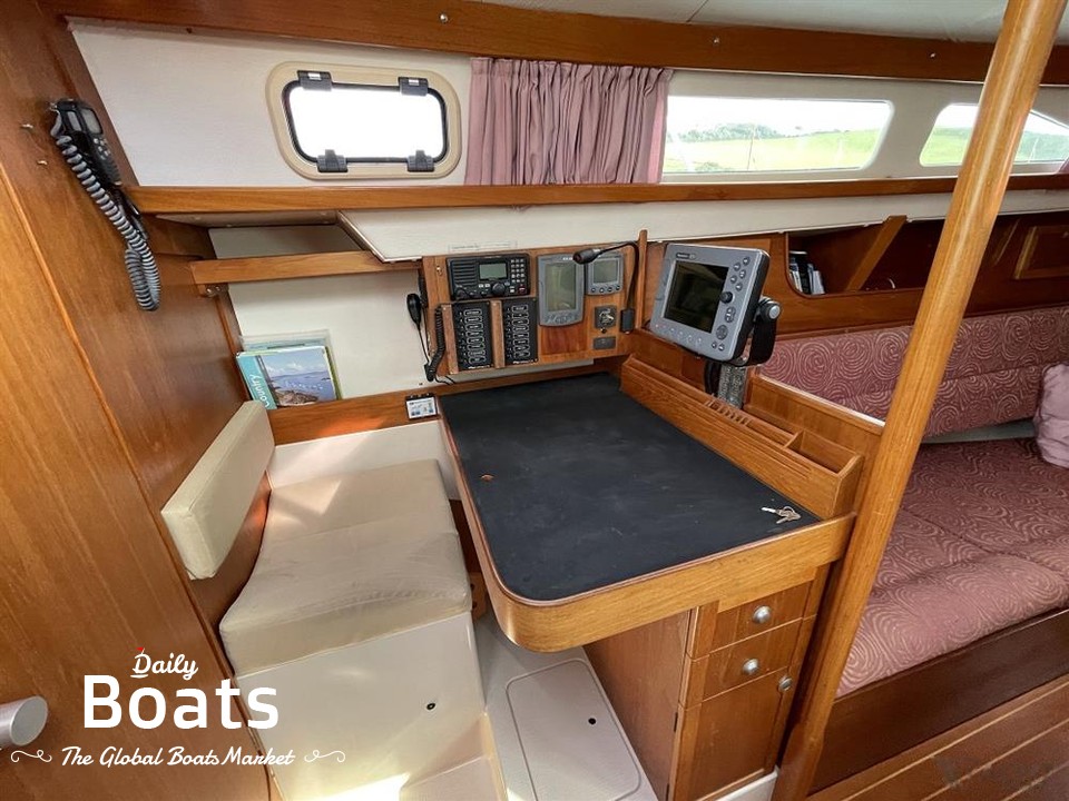 2000 Hunter Channel 323 for sale. View price, photos and Buy 2000 ...