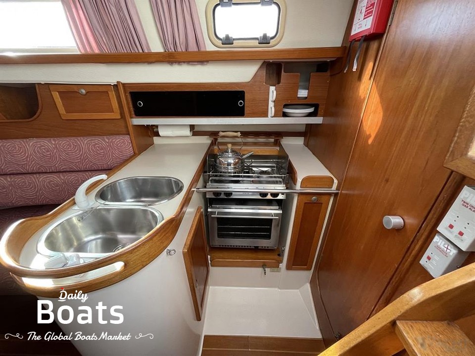 2000 Hunter Channel 323 for sale. View price, photos and Buy 2000 ...