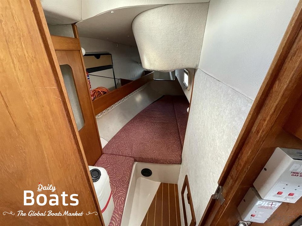 2000 Hunter Channel 323 for sale. View price, photos and Buy 2000 ...