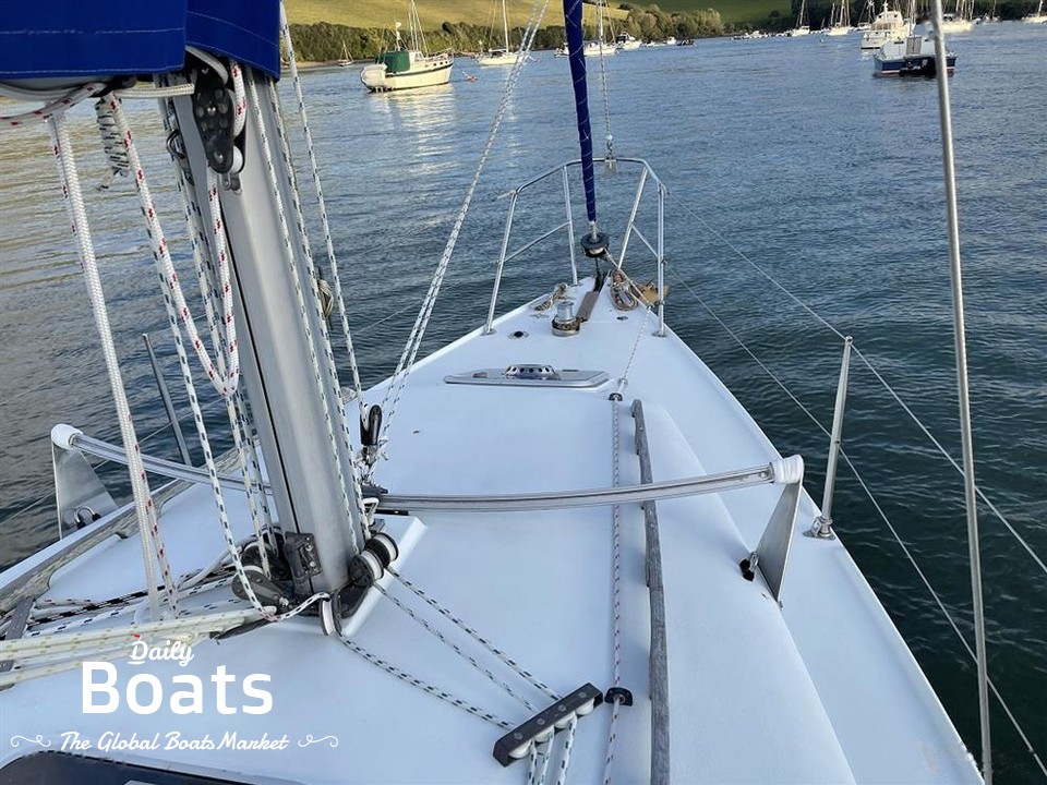 2000 Hunter Channel 323 for sale. View price, photos and Buy 2000 ...