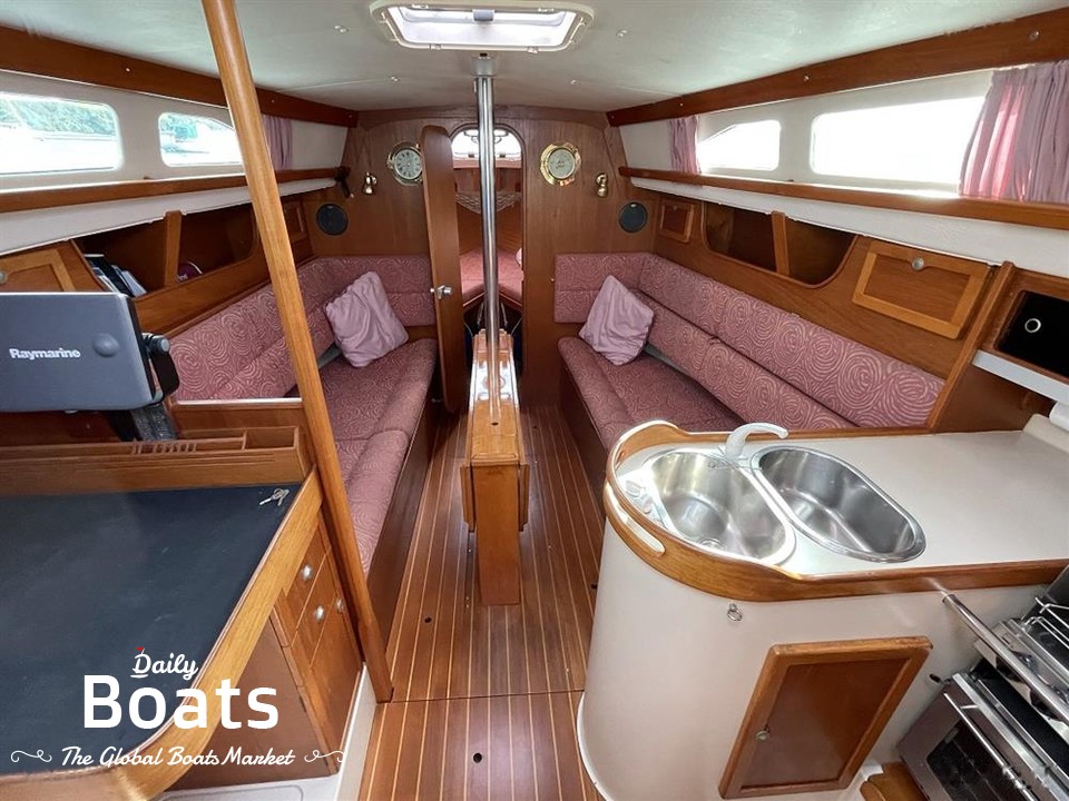 2000 Hunter Channel 323 for sale. View price, photos and Buy 2000 ...