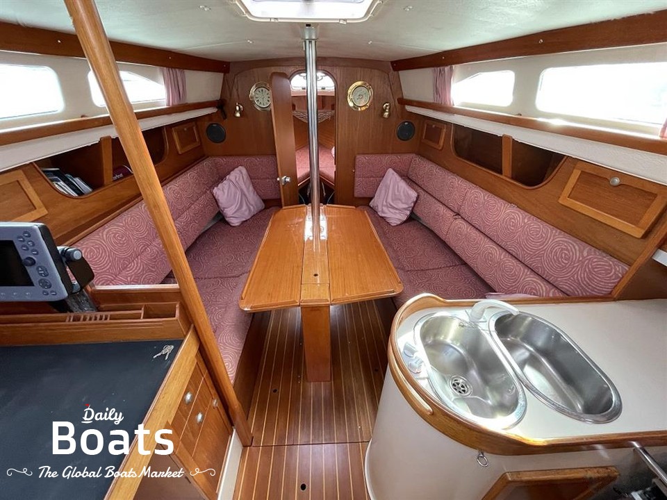 2000 Hunter Channel 323 for sale. View price, photos and Buy 2000 ...