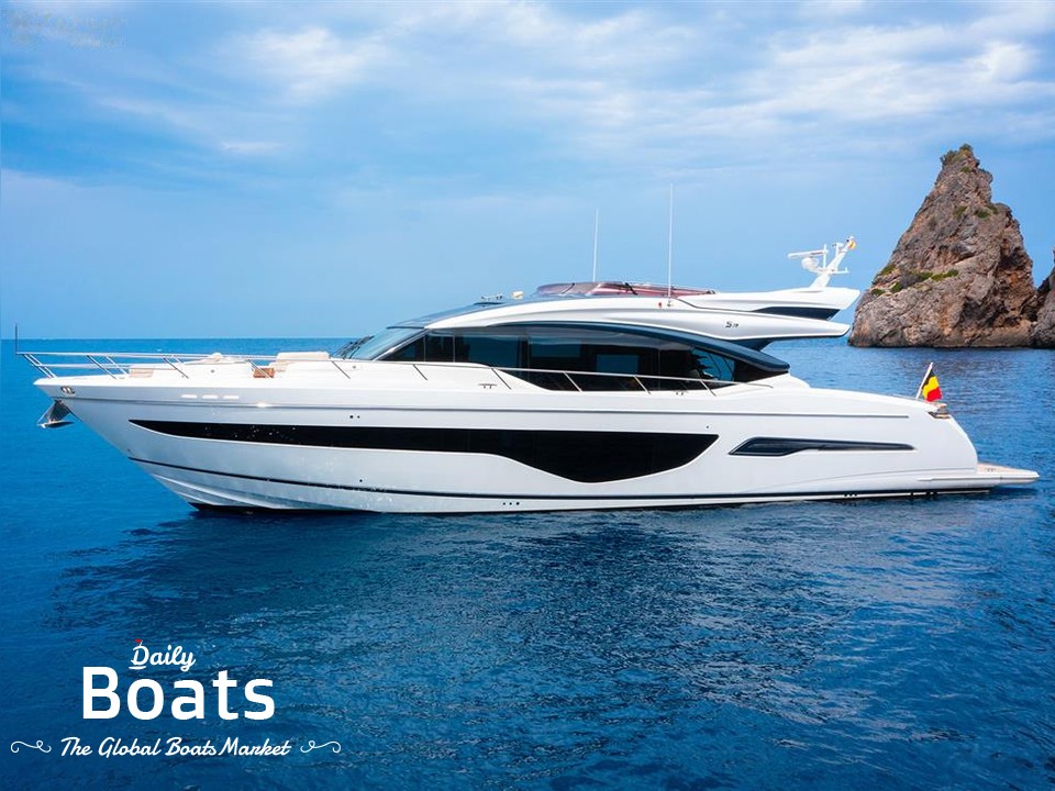 Twin-deck motor yachts - Boat types - Daily Boats