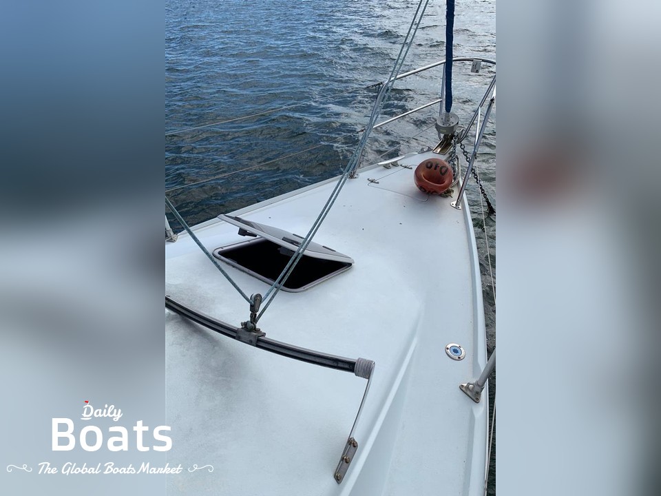 1999 Hunter Channel 27 for sale. View price, photos and Buy 1999 Hunter ...