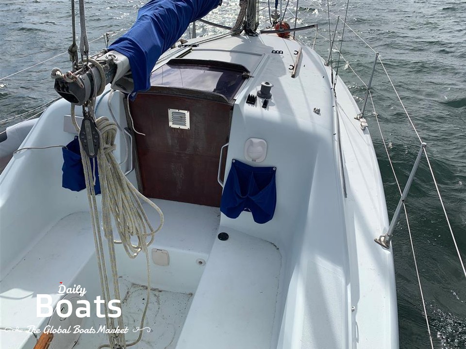 1999 Hunter Channel 27 for sale. View price, photos and Buy 1999 Hunter ...