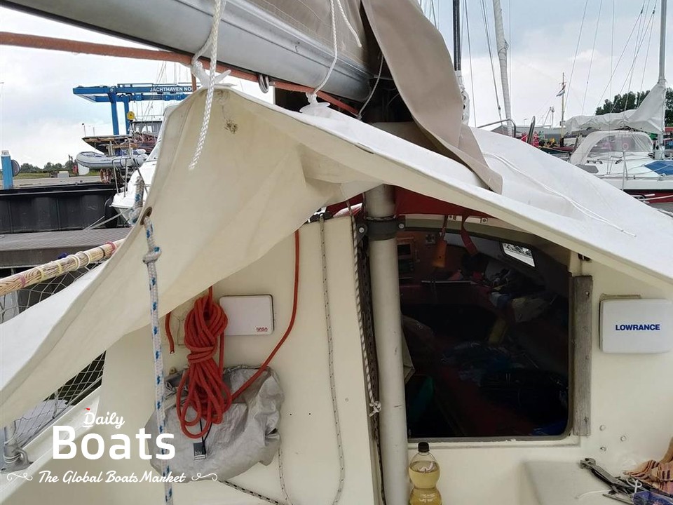 1984 Hunter Liberty 22 for sale. View price, photos and Buy 1984 Hunter ...