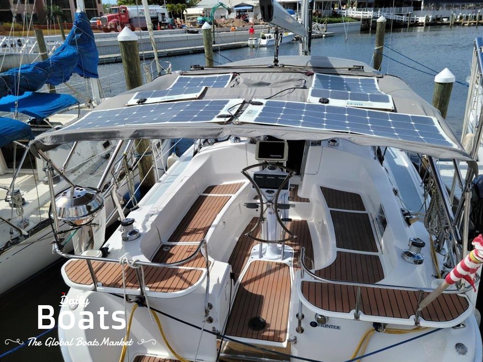 2005 Hunter Legend 38 for sale. View price, photos and Buy 2005 Hunter ...