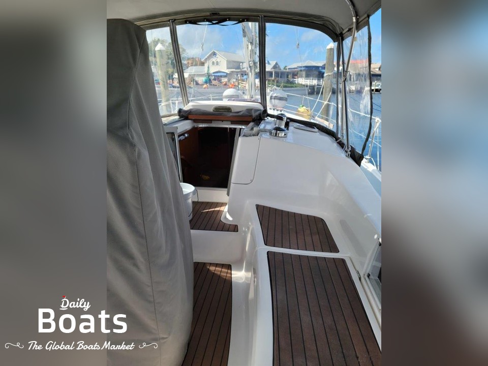 2005 Hunter Legend 38 for sale. View price, photos and Buy 2005 Hunter ...