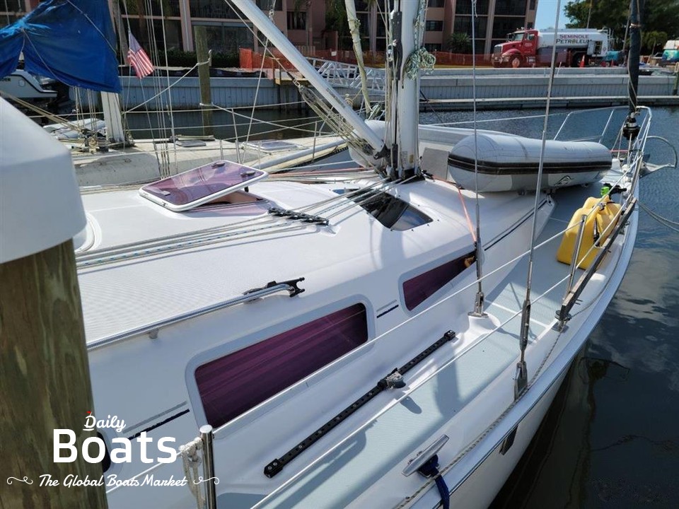 2005 Hunter Legend 38 for sale. View price, photos and Buy 2005 Hunter ...