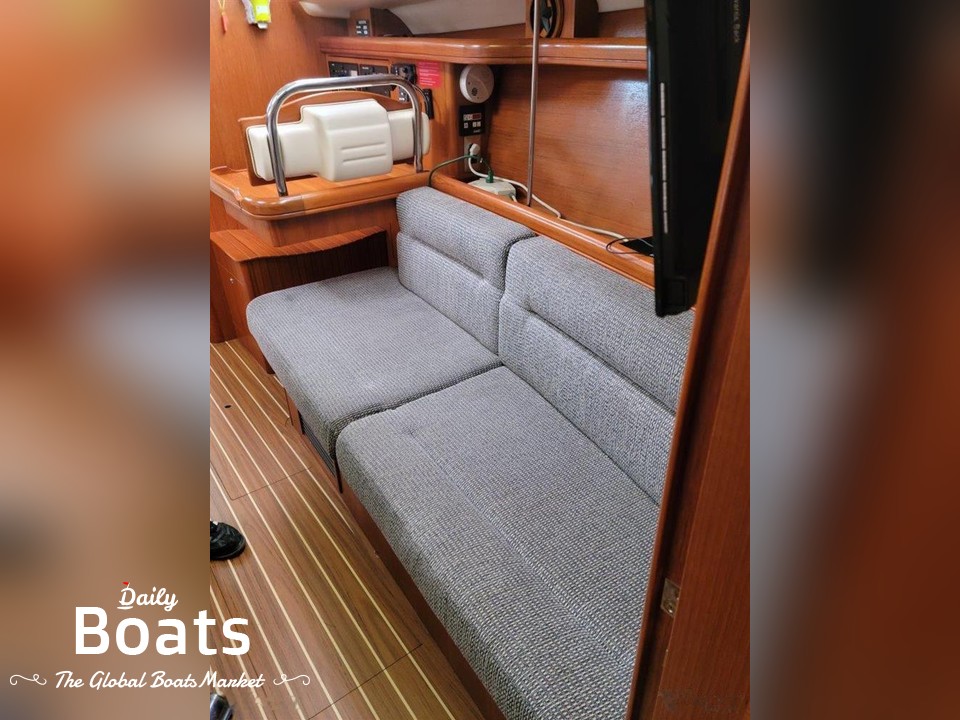 2005 Hunter Legend 38 for sale. View price, photos and Buy 2005 Hunter ...