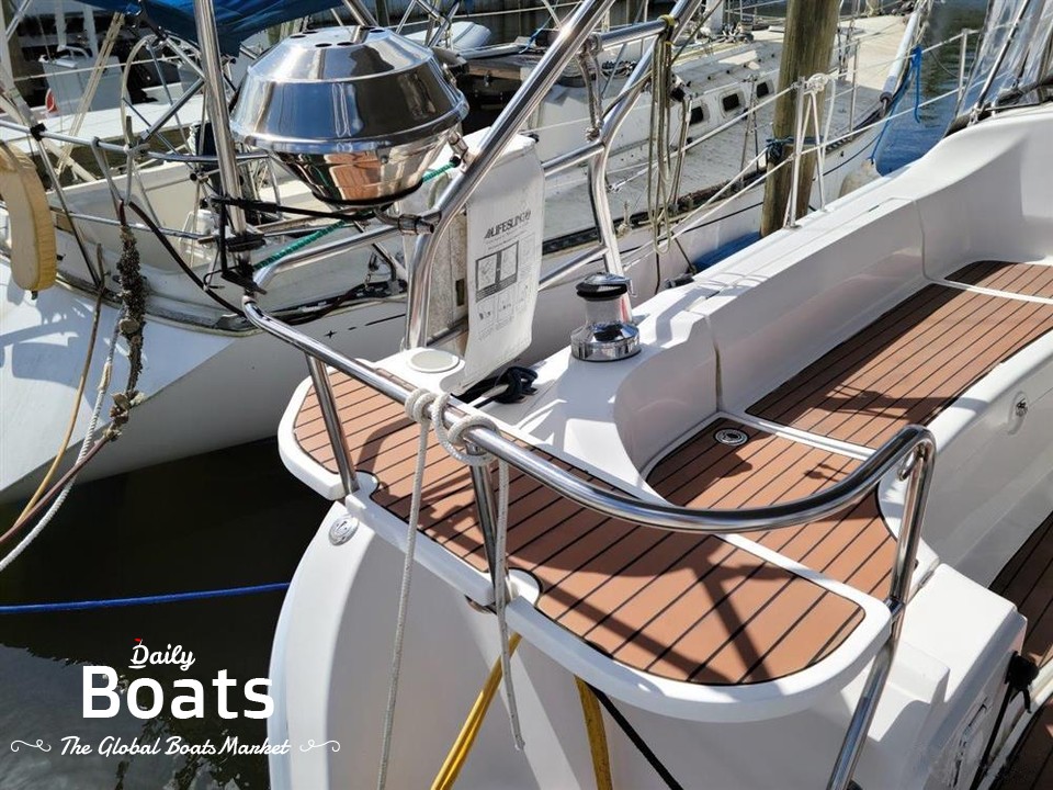 2005 Hunter Legend 38 for sale. View price, photos and Buy 2005 Hunter ...