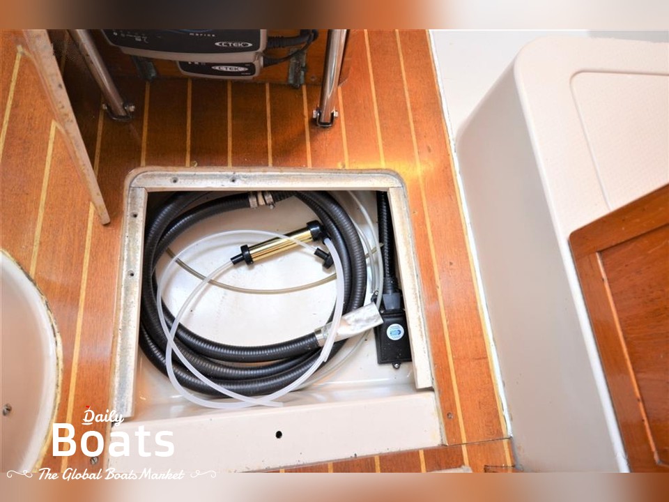 1992 Hunter Channel 32 for sale. View price, photos and Buy 1992 Hunter ...