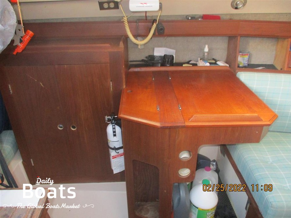 1984 Hunter Legend 31 for sale. View price, photos and Buy 1984 Hunter ...