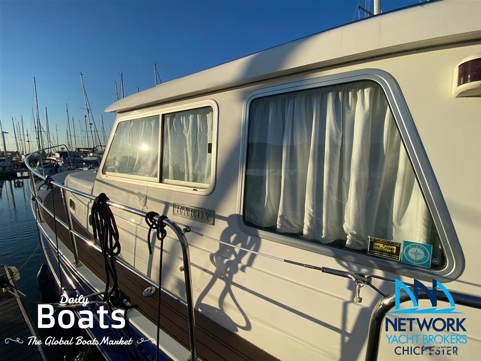 2001 Hardy Motor Boats Commander 32 for sale. View price, photos and ...