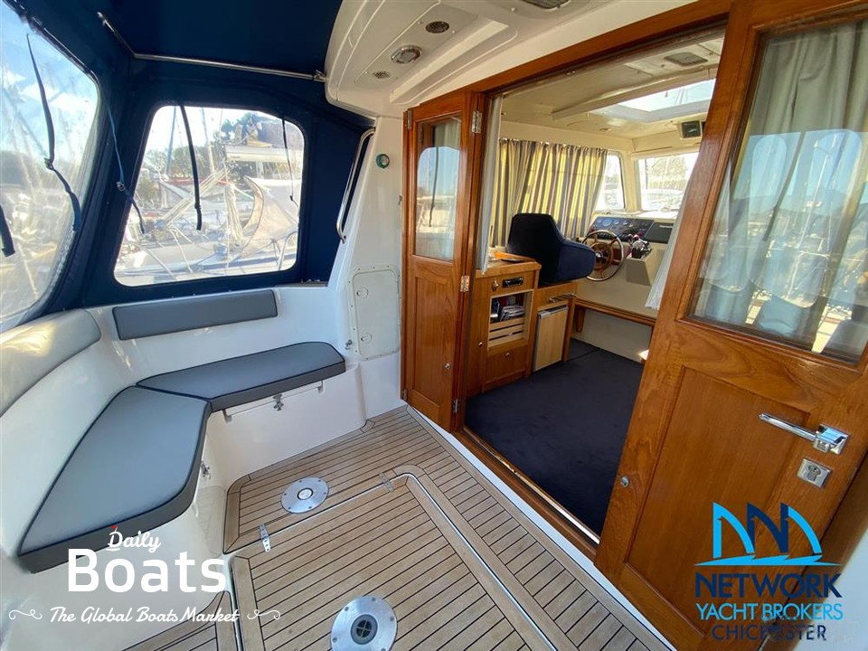 2001 Hardy Motor Boats Commander 32 for sale. View price, photos and ...