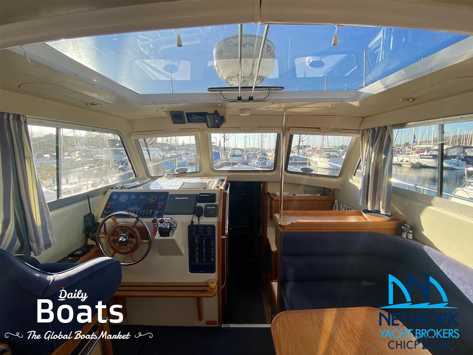 2001 Hardy Motor Boats Commander 32 for sale. View price, photos and ...