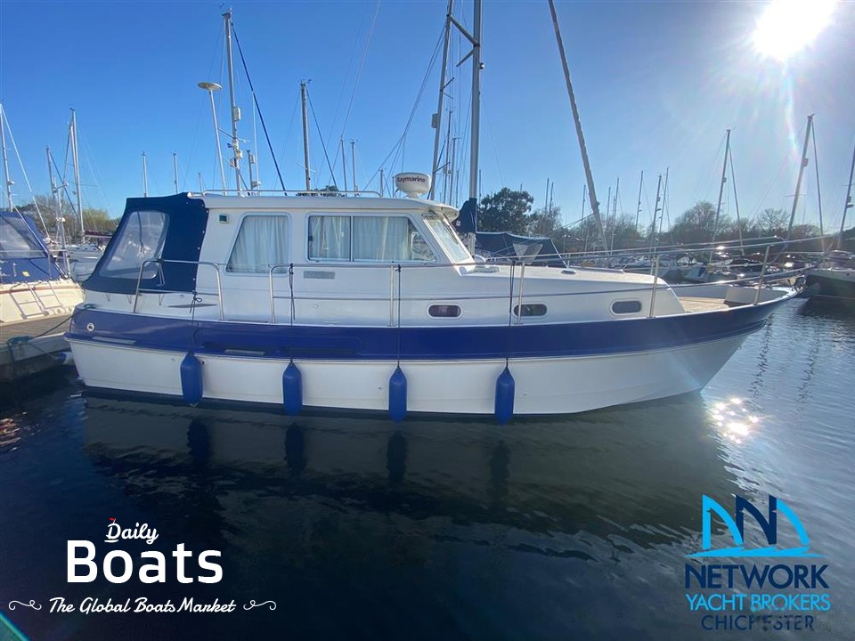 2001 Hardy Motor Boats Commander 32 for sale. View price, photos and ...