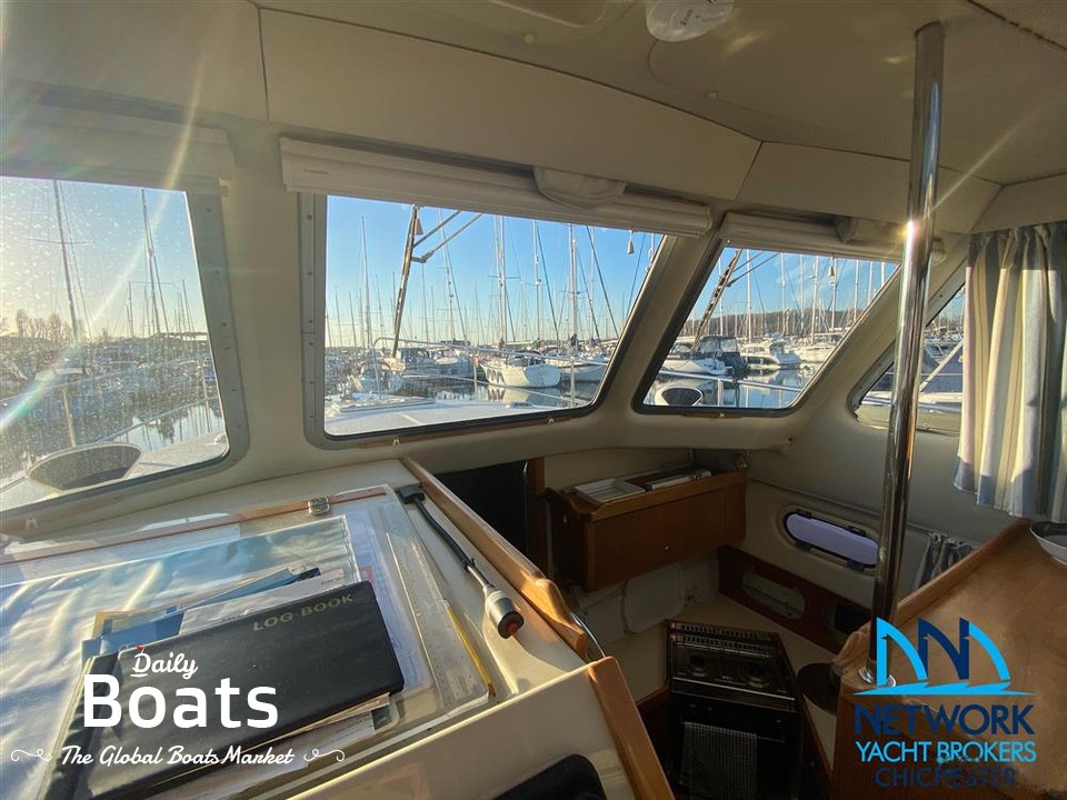 2001 Hardy Motor Boats Commander 32 for sale. View price, photos and ...