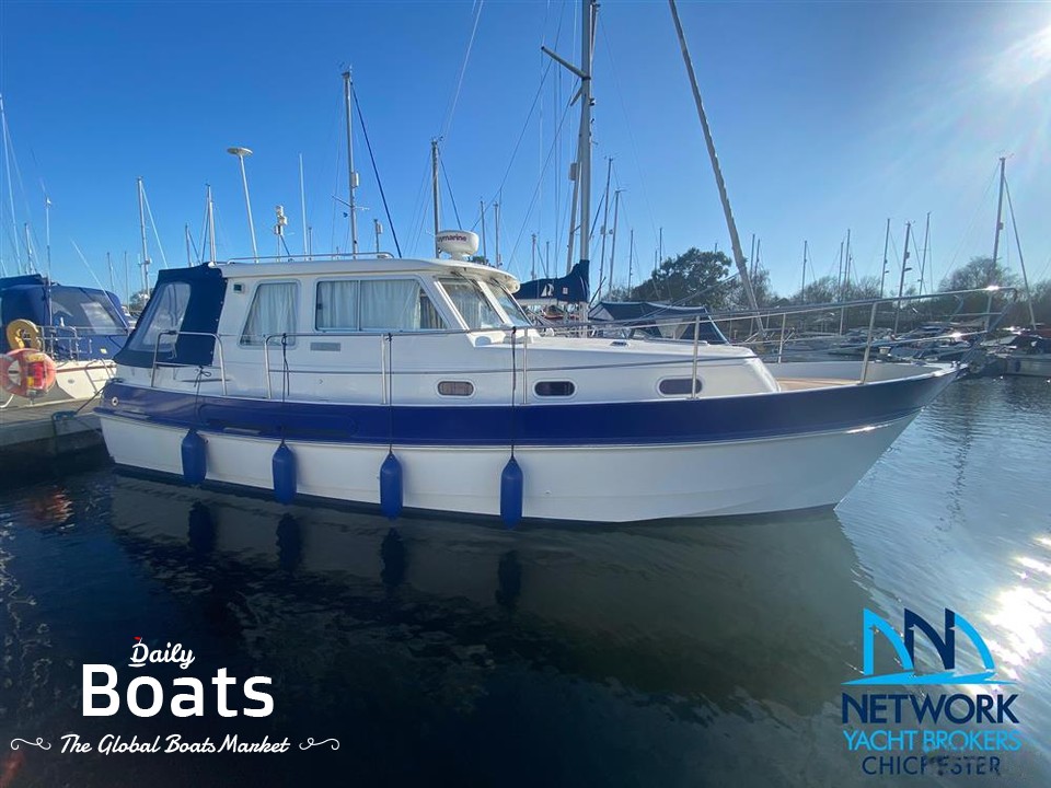 2001 Hardy Motor Boats Commander 32 for sale. View price, photos and ...
