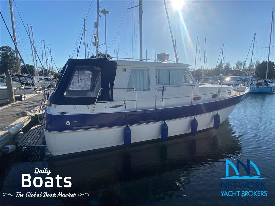2001 Hardy Motor Boats Commander 32 for sale. View price, photos and ...