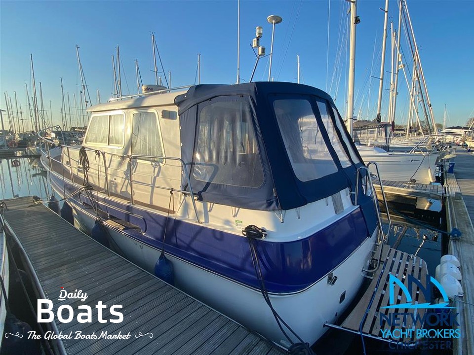 2001 Hardy Motor Boats Commander 32 for sale. View price, photos and ...