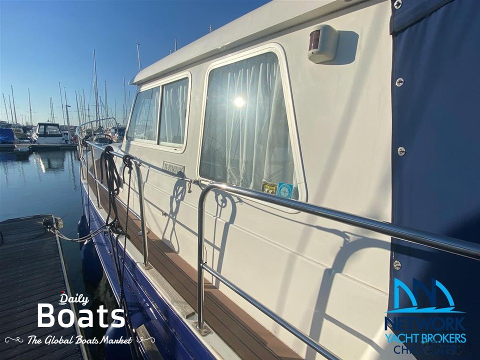 2001 Hardy Motor Boats Commander 32 for sale. View price, photos and ...