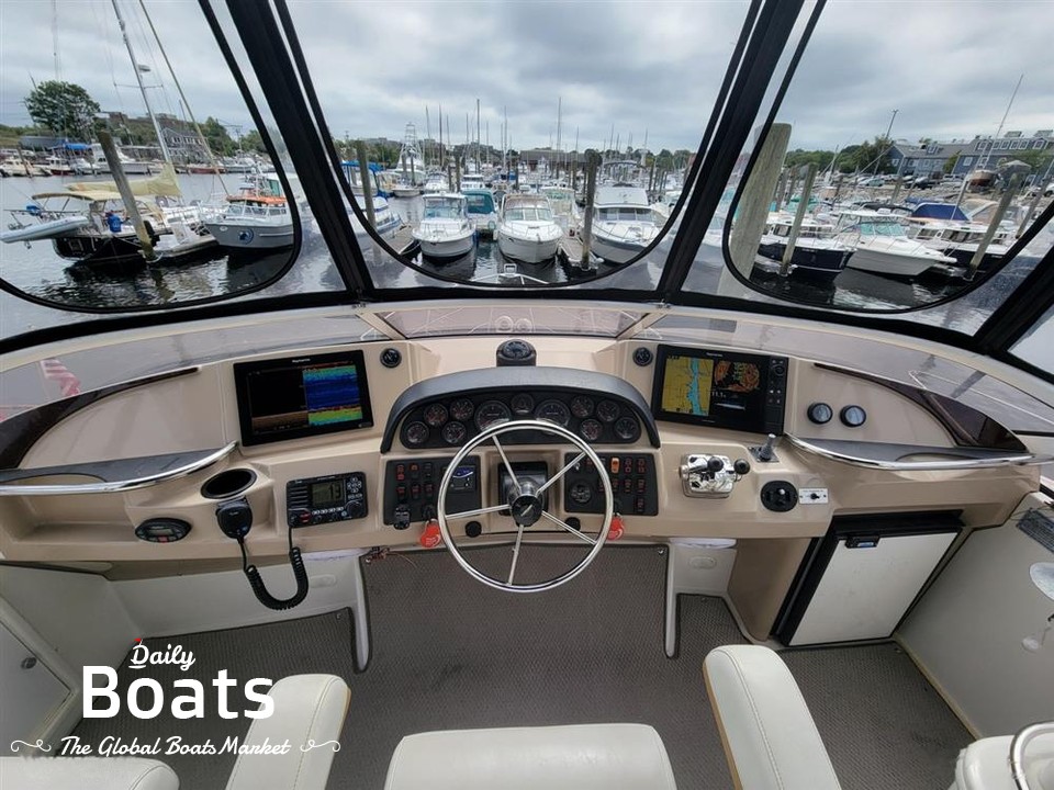 2005 Carver Yachts 41 Cockpit Motor for sale. View price, photos and ...